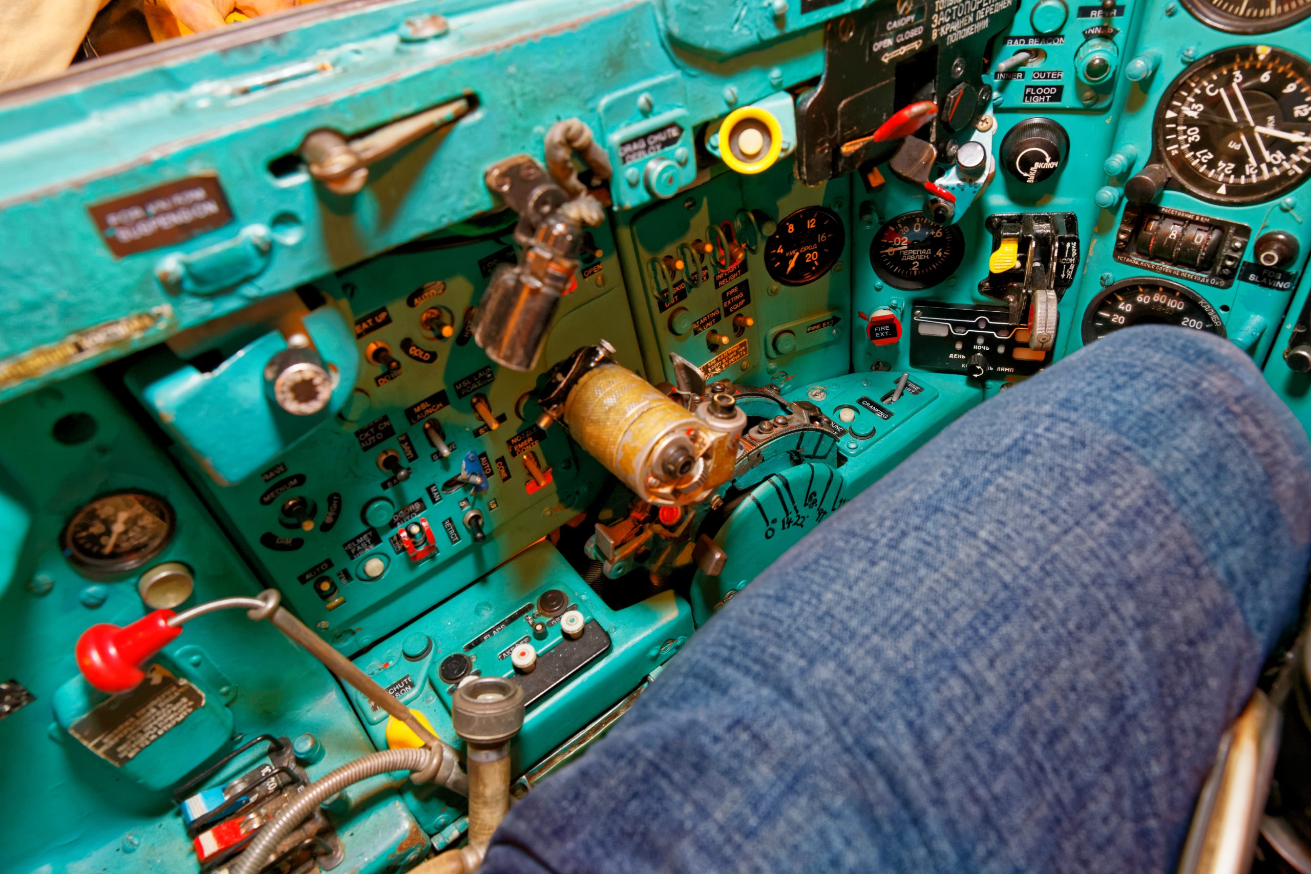 The slowly fading art of flying—and maintaining—Cold War fighter jets ...