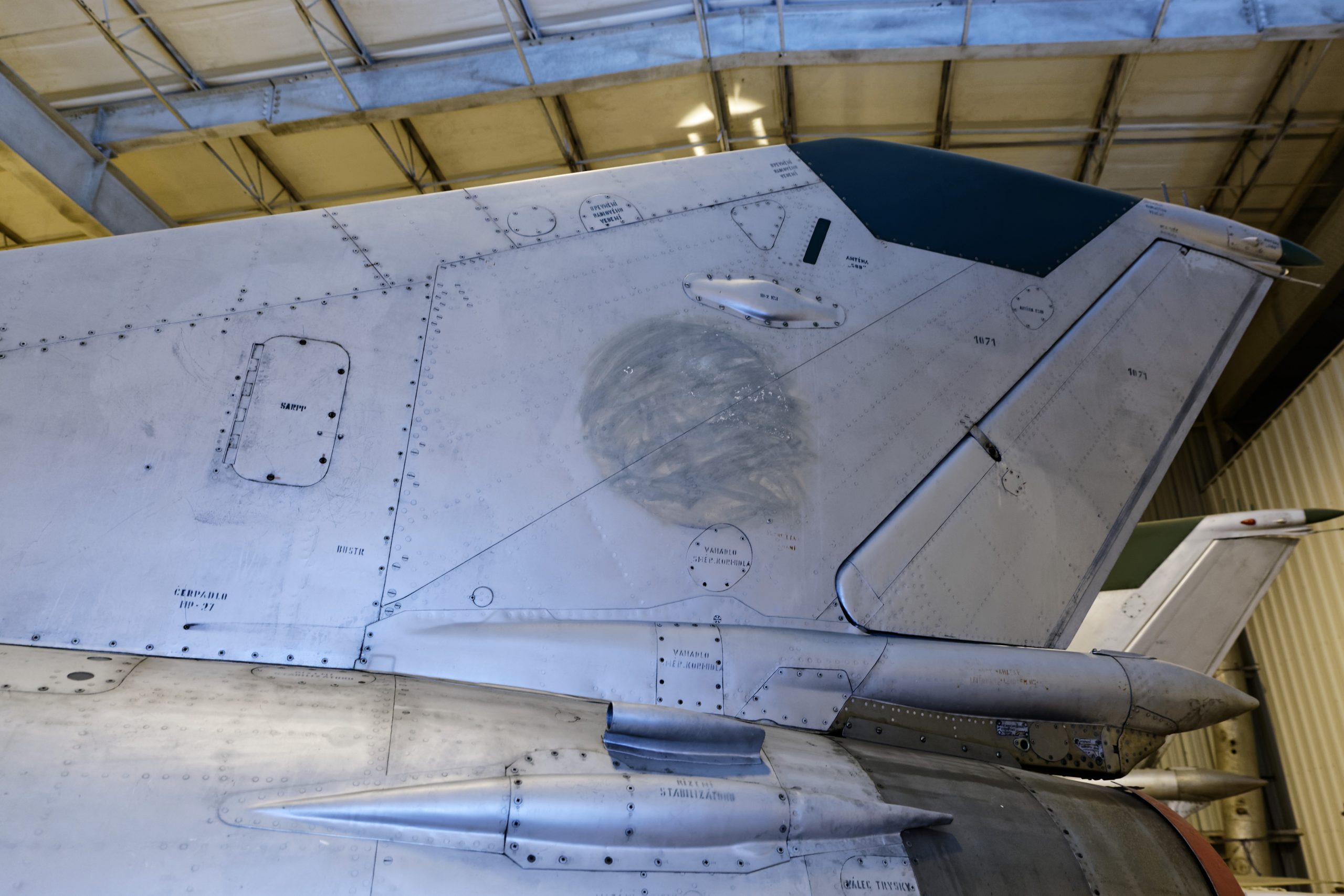 The slowly fading art of flying—and maintaining—Cold War fighter jets ...