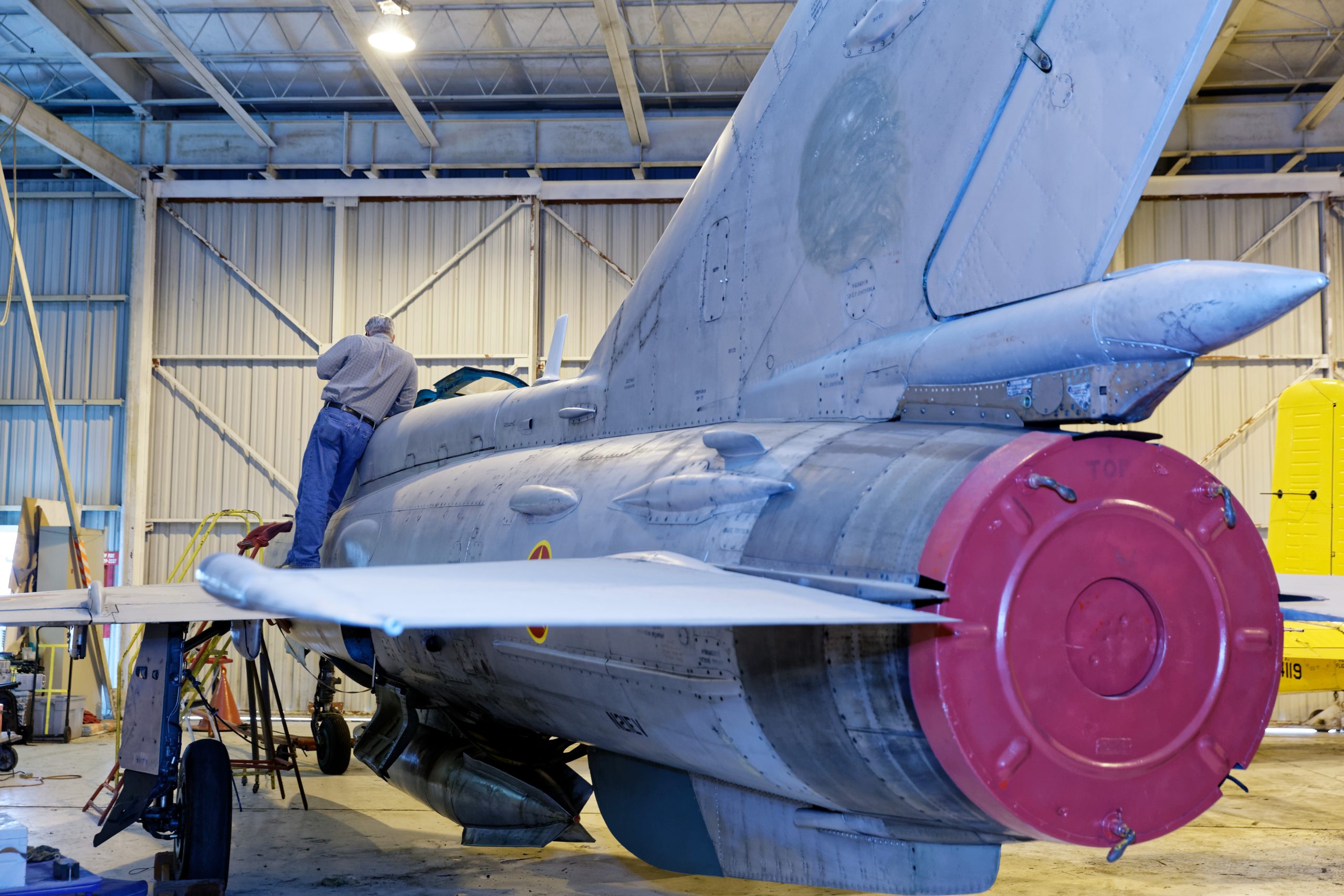 The slowly fading art of flying—and maintaining—Cold War fighter jets ...