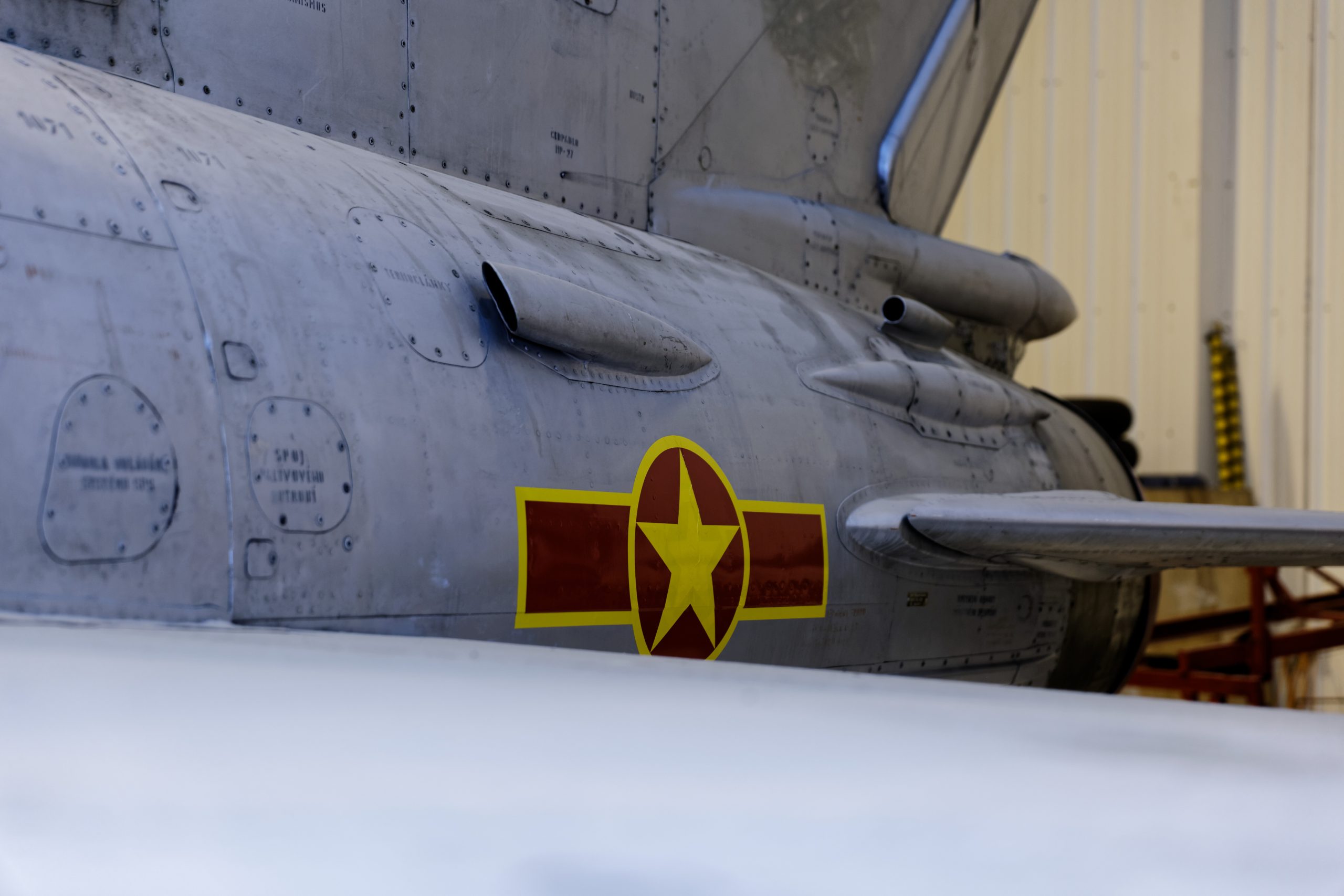The slowly fading art of flying—and maintaining—Cold War fighter jets ...