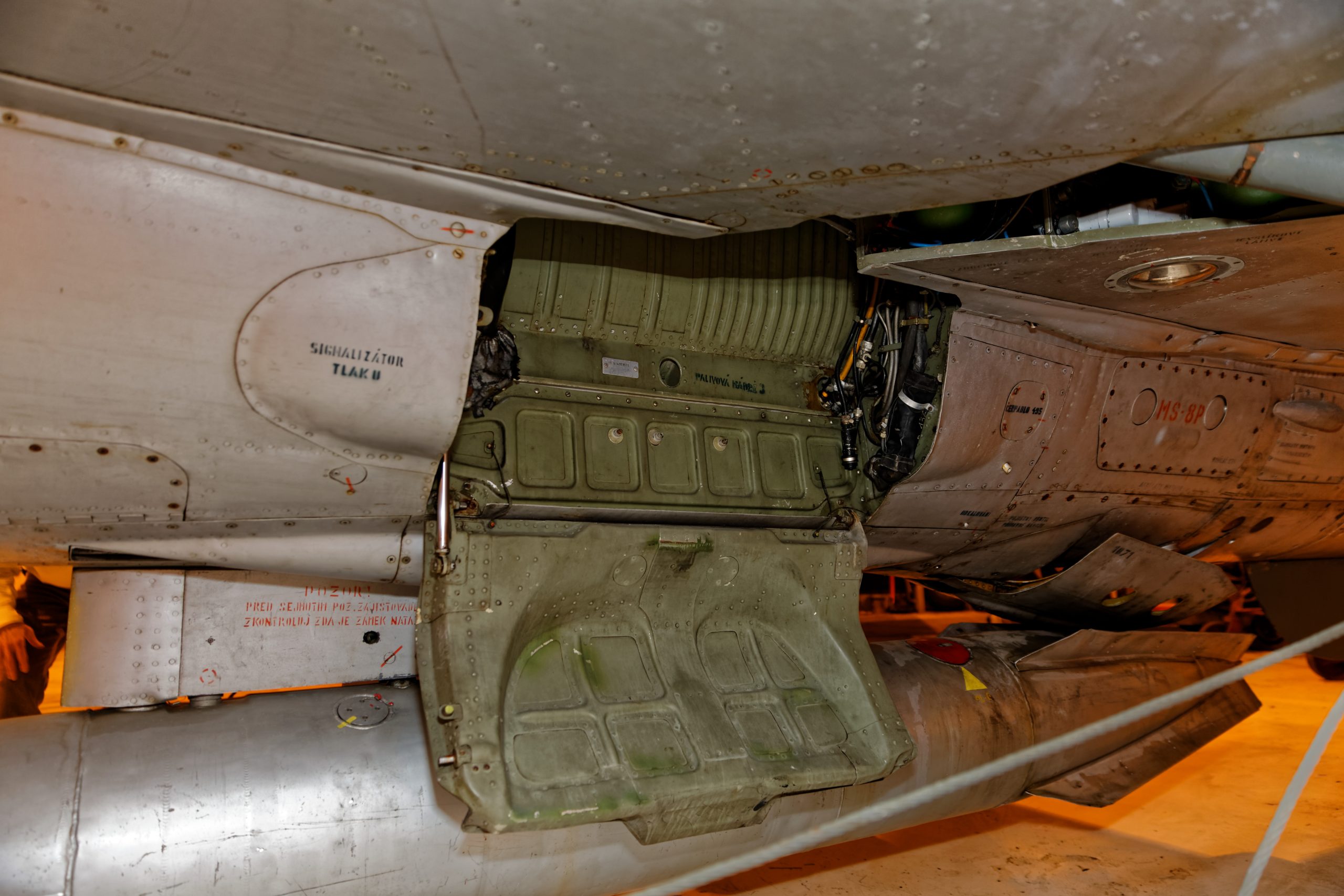The slowly fading art of flying—and maintaining—Cold War fighter jets ...
