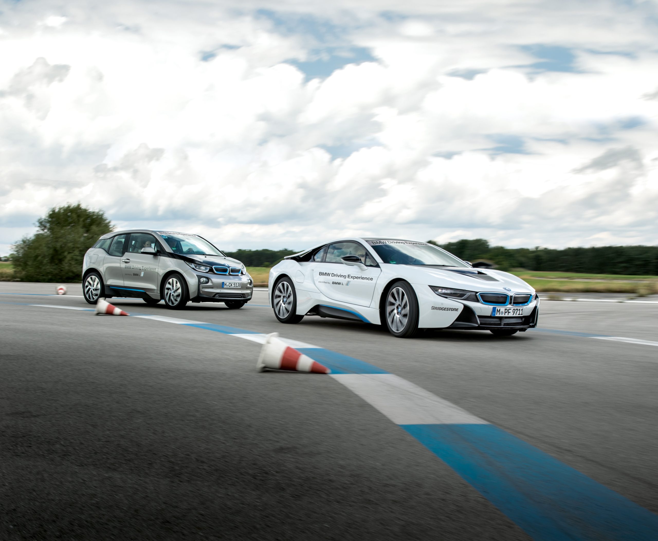 BMW says yes to the i6, an electric crossover with a 300-mile range ...