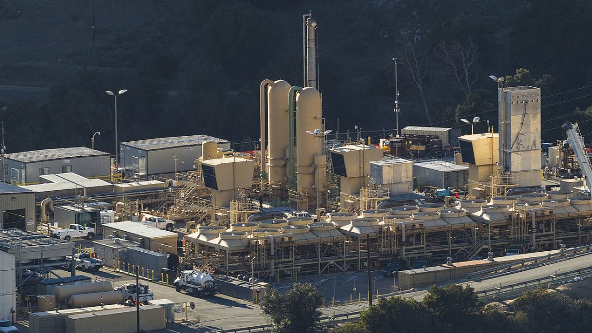 SoCal Gas says it has “temporarily controlled” massive natural gas leak ...