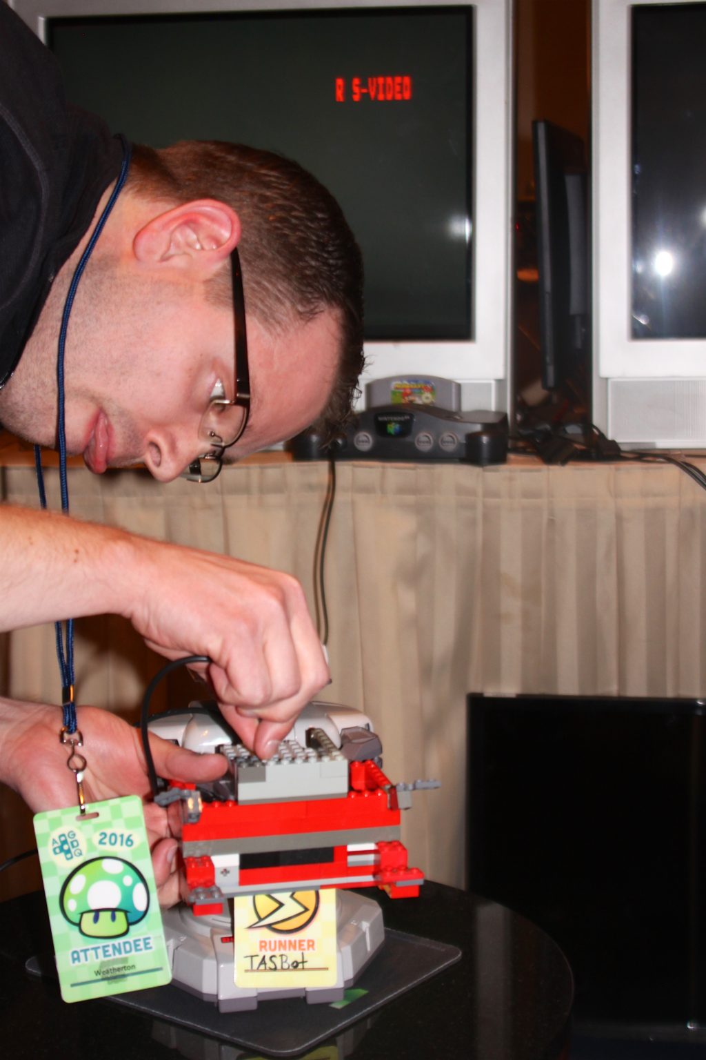 How a game-playing robot coded “Super Mario Maker” onto an SNES—live on ...