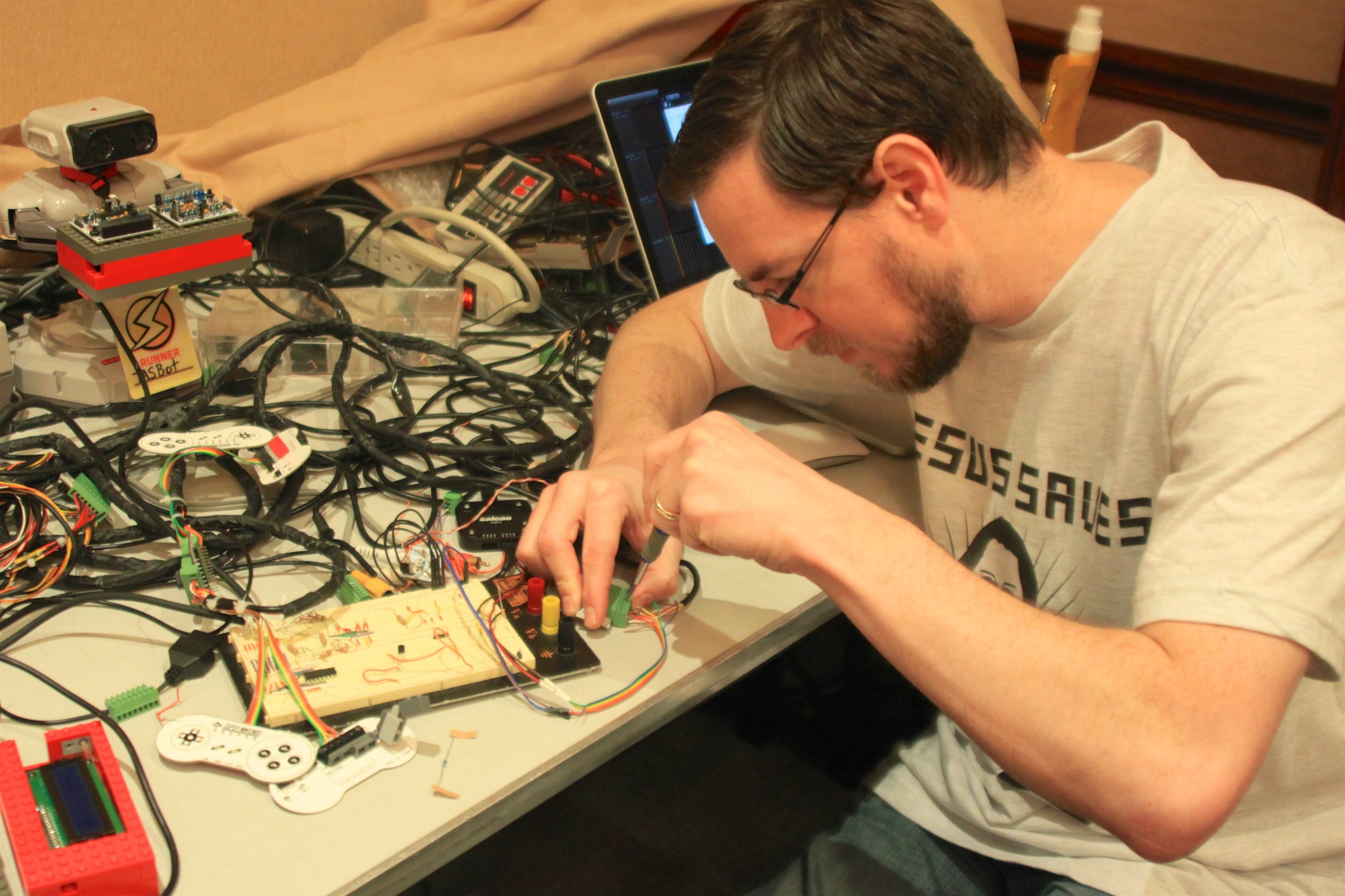 How a game-playing robot coded “Super Mario Maker” onto an SNES—live on ...