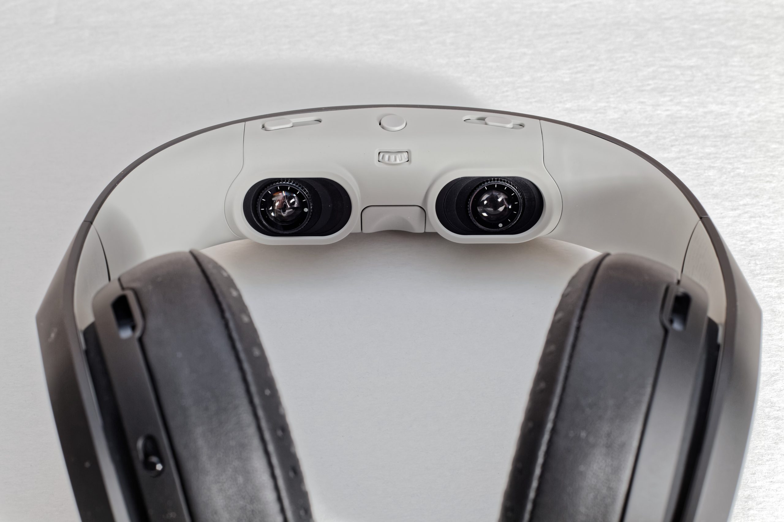 Review Avegant Glyph delivers on personal theater promise Ars Technica