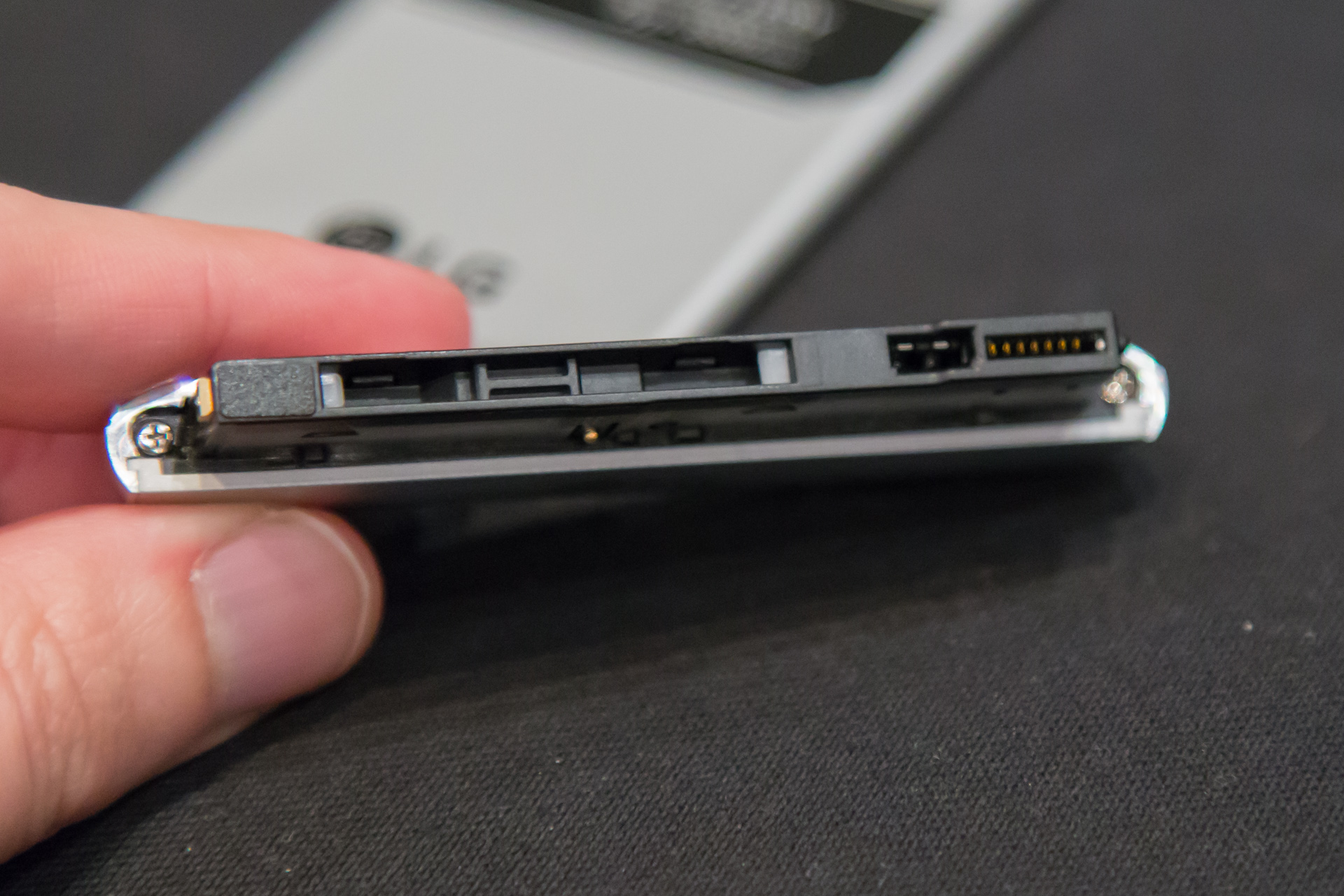 LG G5 hands-on—LG may have made the most innovative phone of MWC - Ars ...