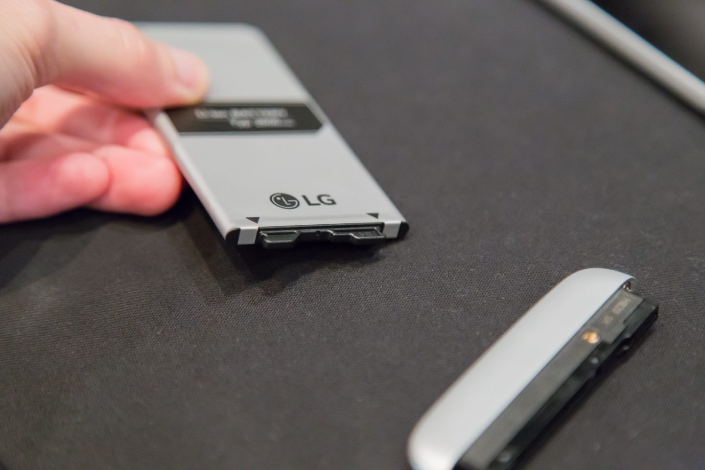 LG G5 hands-on—LG may have made the most innovative phone of MWC - Ars ...