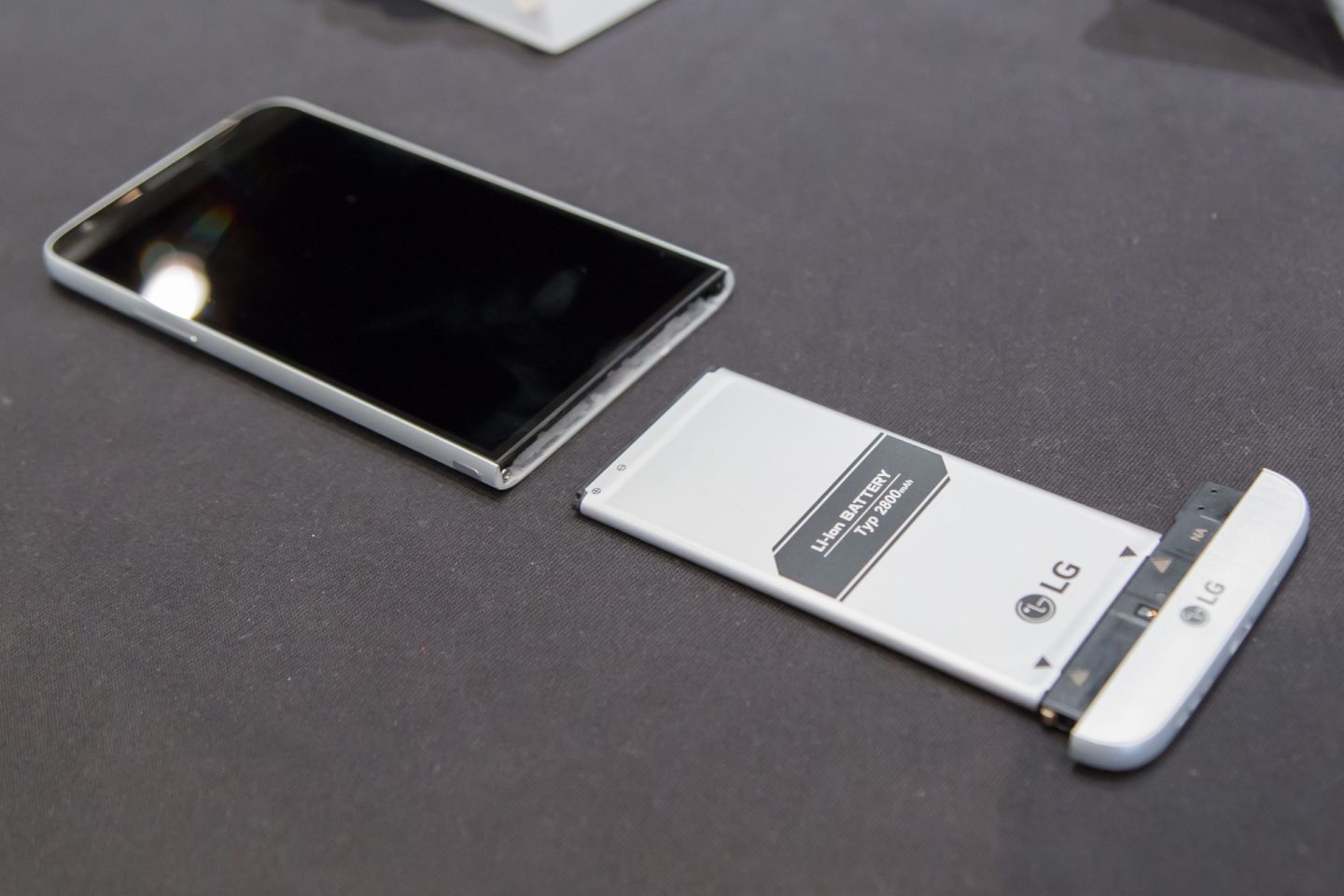 LG G5 hands-on—LG may have made the most innovative phone of MWC - Ars ...