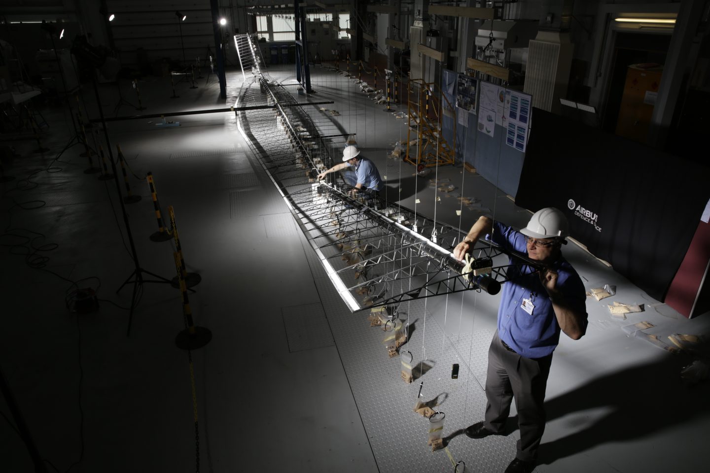 Airbus Zephyr: The eternal high-altitude surveillance sun-drone - Ars ...