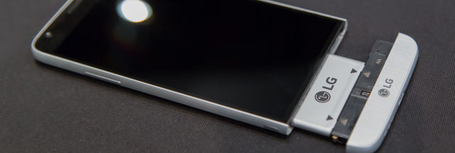 LG G5 hands-on—LG may have made the most innovative phone of MWC | Ars ...
