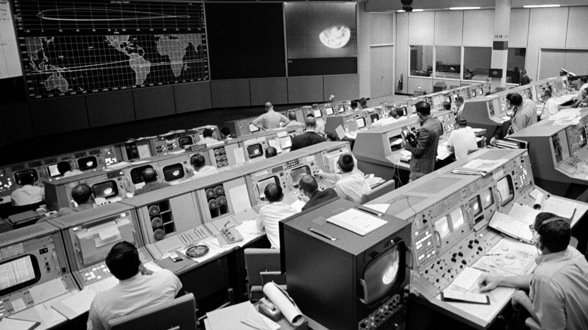 Inside the wild—and wildly successful—early years of Mission Control ...