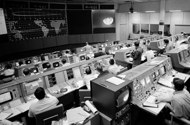 Inside the wild—and wildly successful—early years of Mission Control ...