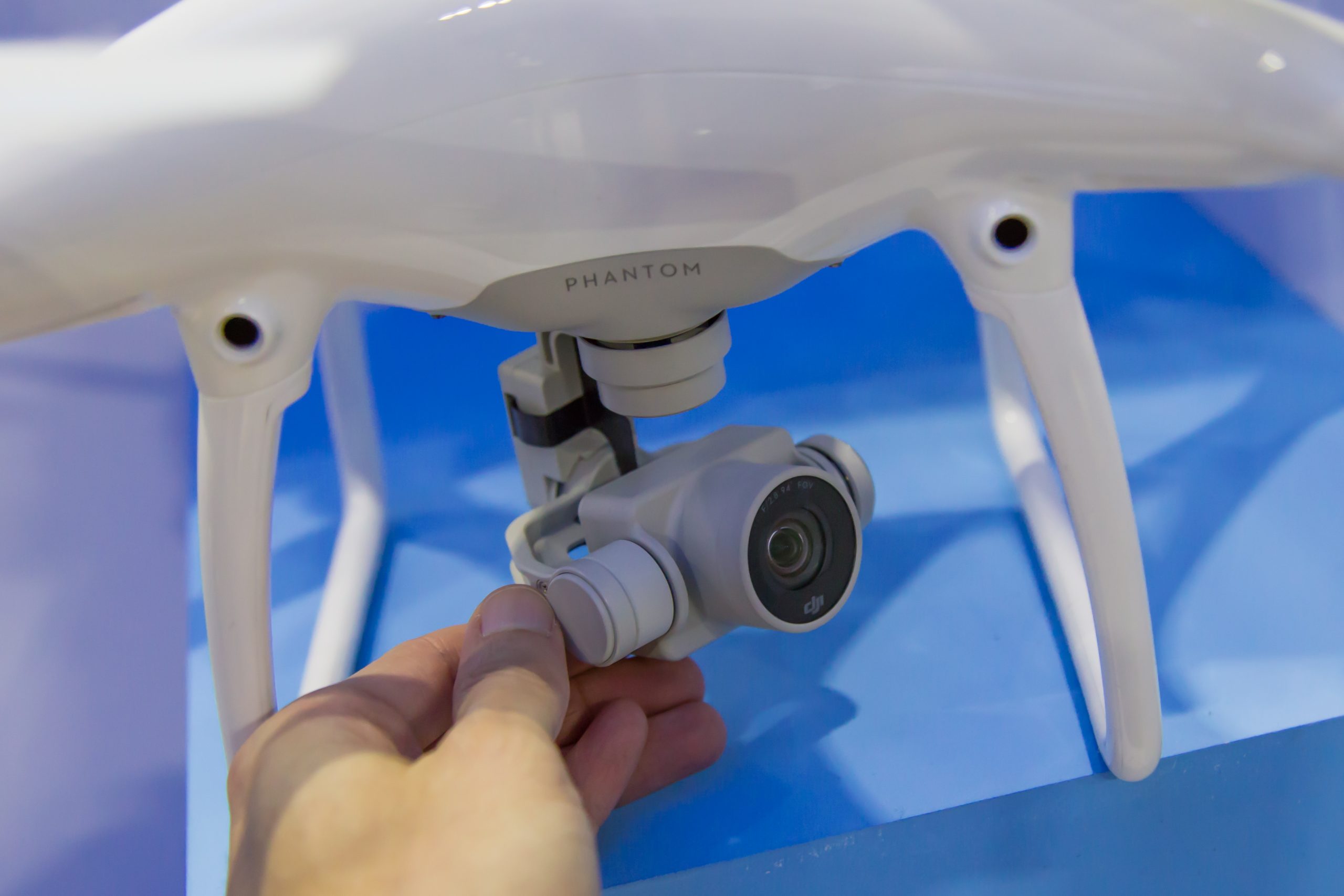 DJI shows off the semi-automated Phantom 4—leave the flying to the ...