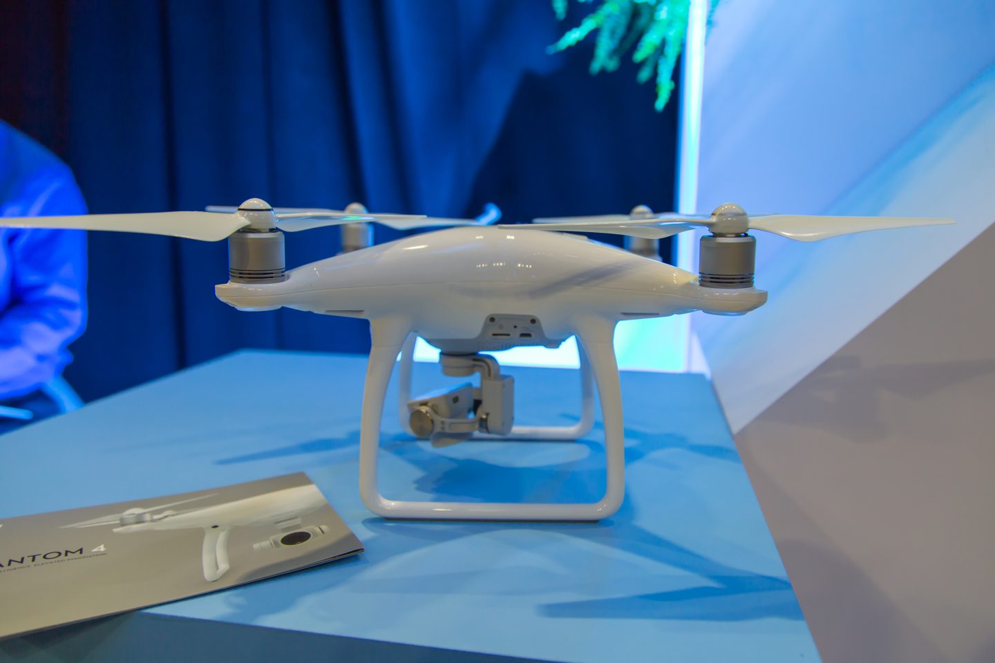 DJI shows off the semi-automated Phantom 4—leave the flying to the ...