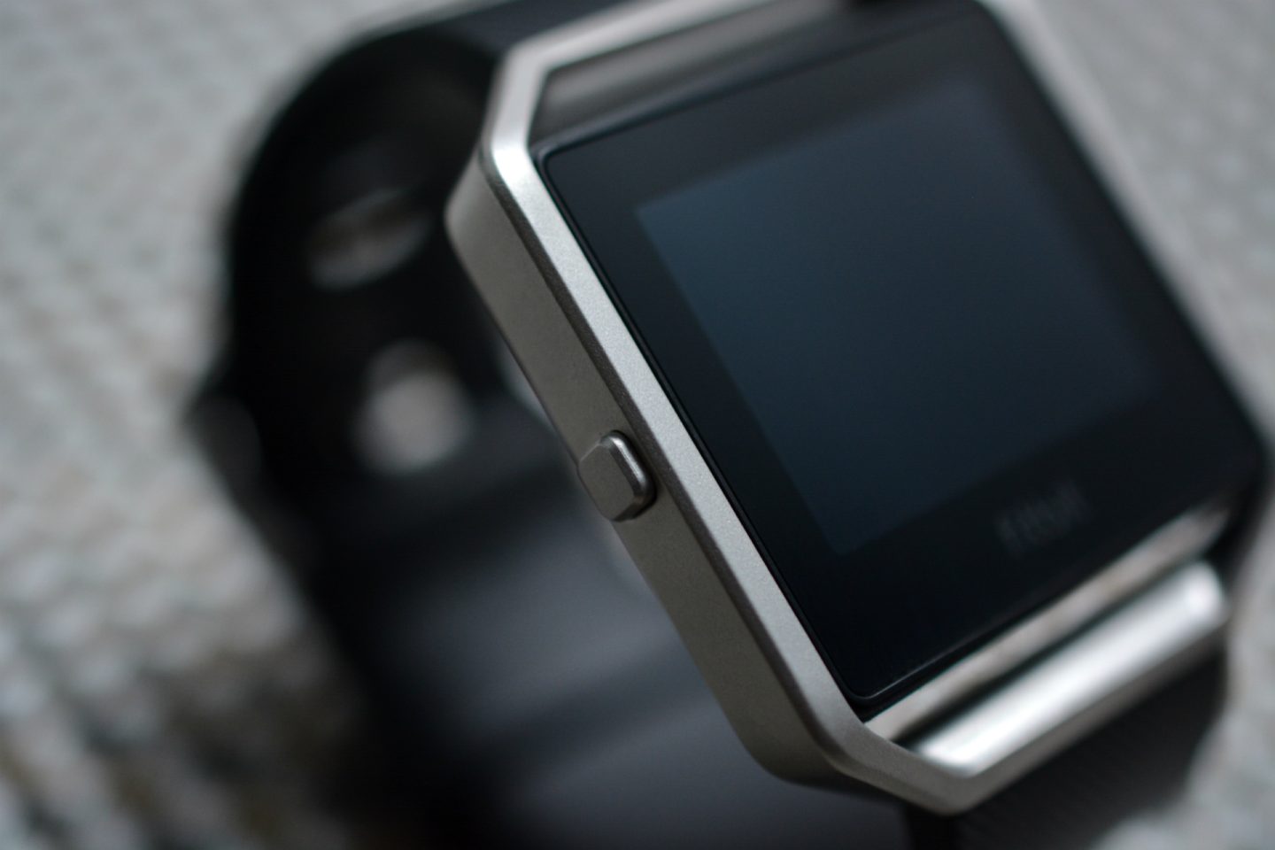 Fitbit Blaze reviewed: A totally unnecessary tracker with a few cool ...