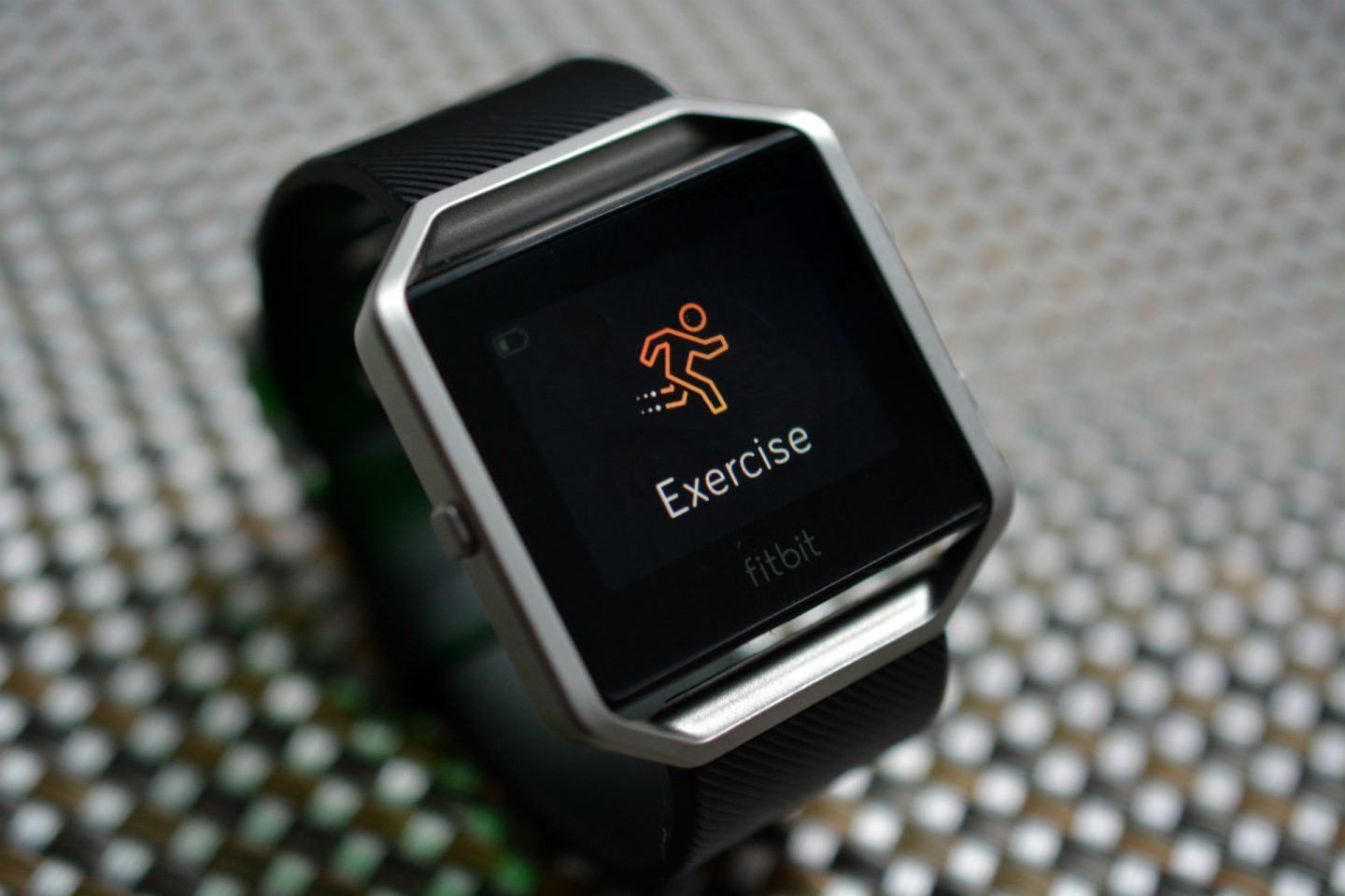 Fitbit Blaze reviewed: A totally unnecessary tracker with a few cool ...