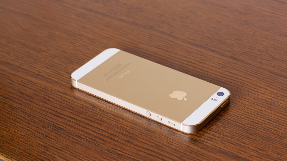 Apple holds steadfast, refuses to help feds access seized iPhone in NY ...