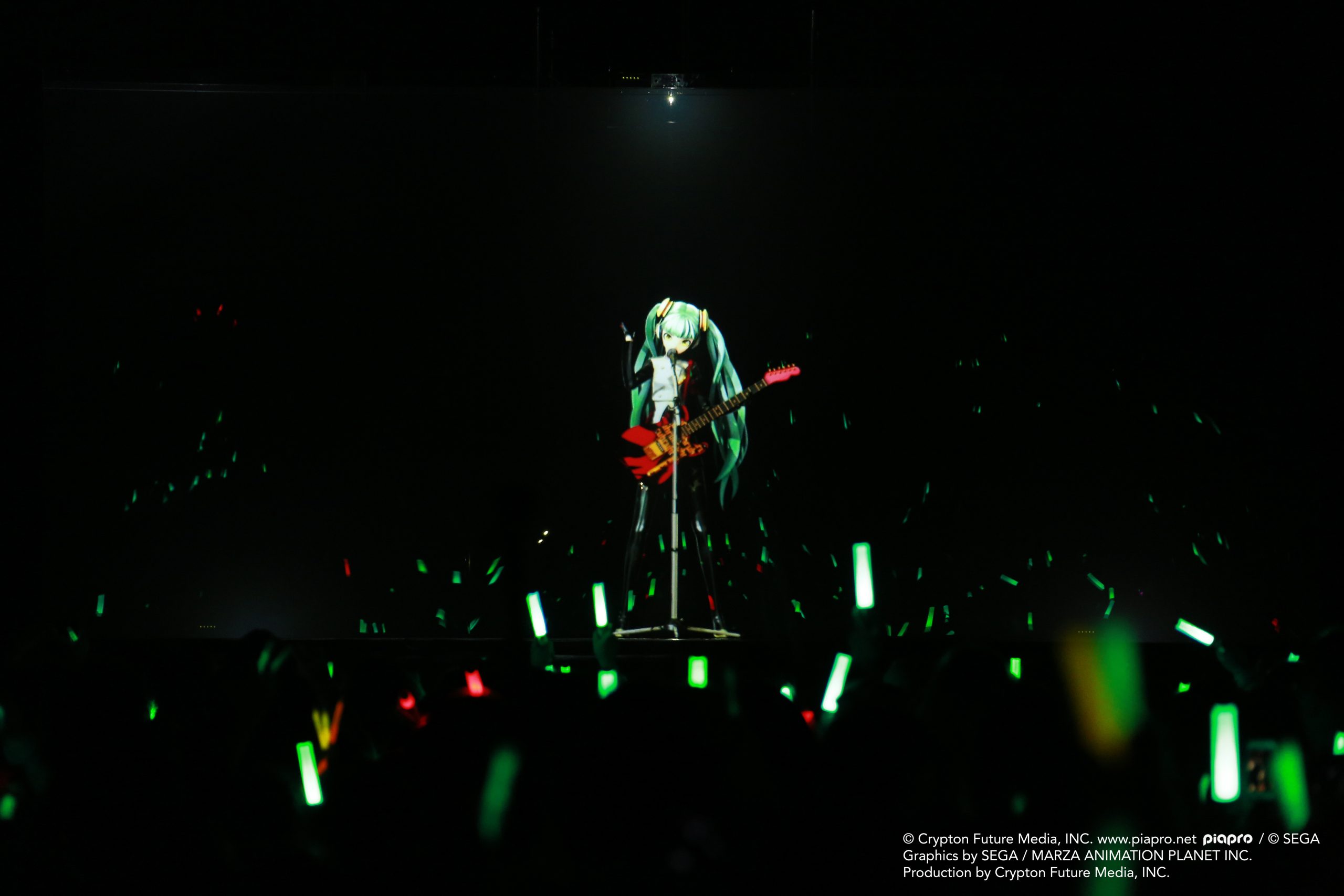 Review: Japanese hologram pop star Hatsune Miku tours North America ...