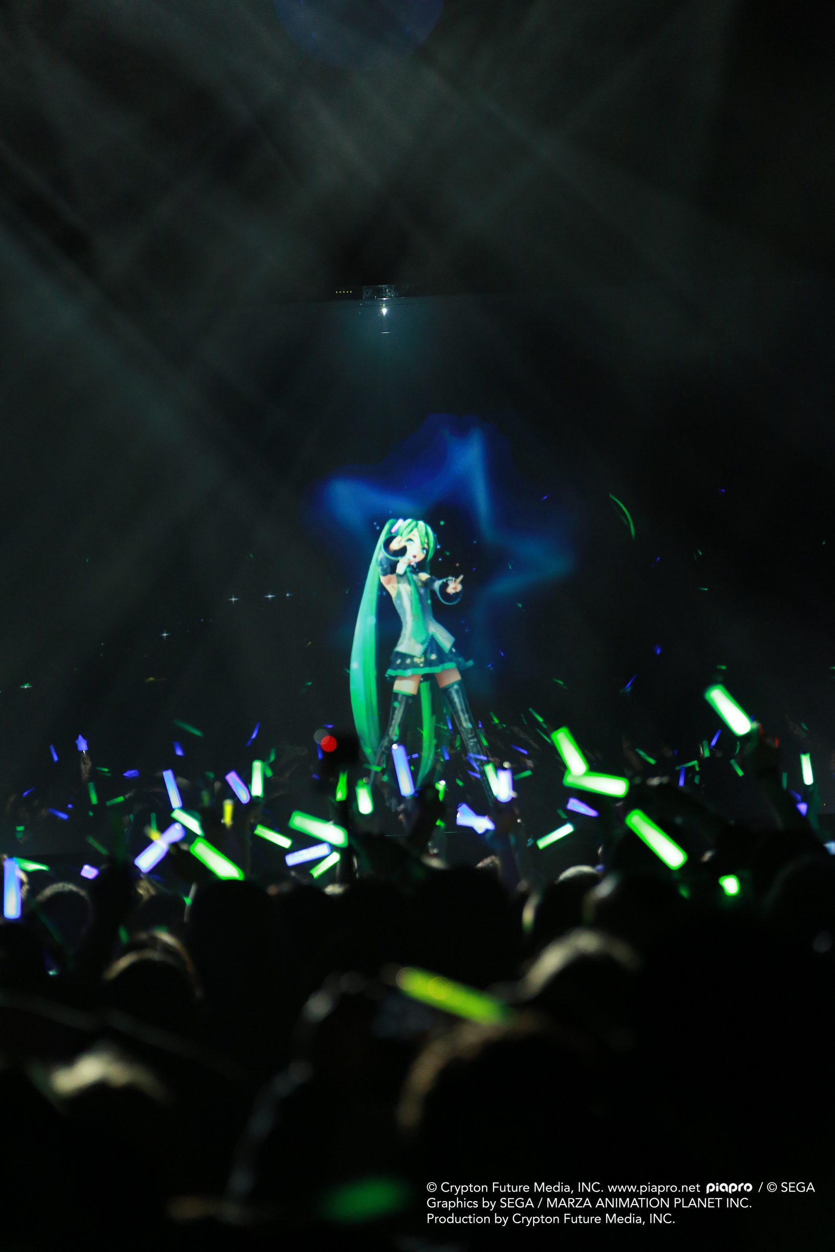 Review: Japanese hologram pop star Hatsune Miku tours North America ...