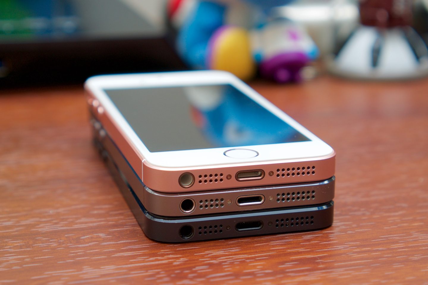 Why Apple has stopped making small phones—and why it should start again ...