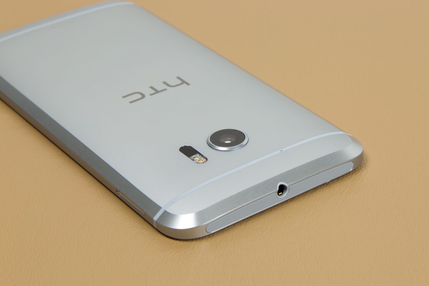 HTC 10 review: HTC builds the best Android flagship of 2016 - Ars Technica