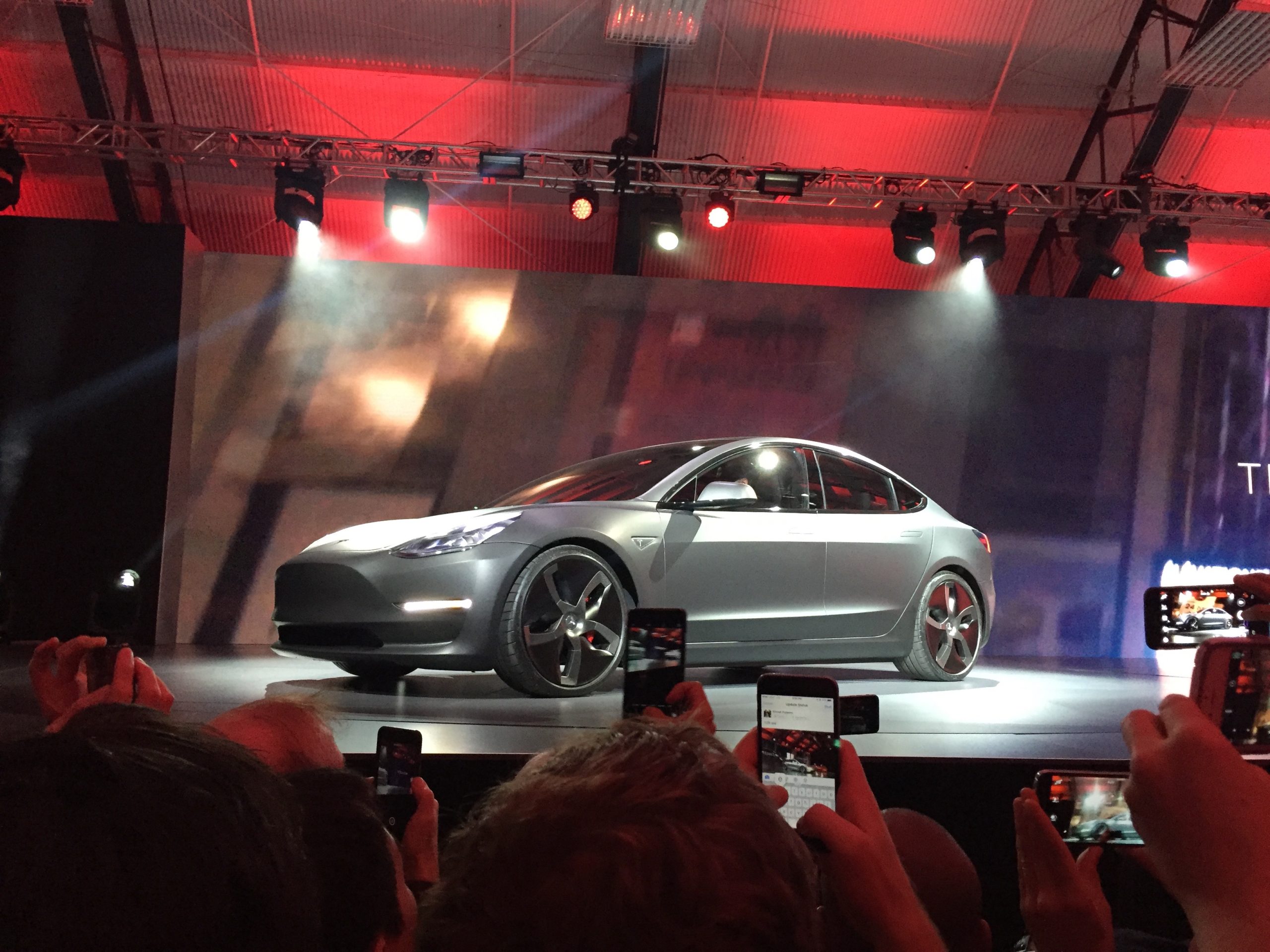 Tesla’s Model 3 is here—with a 215-mile range, to be delivered in 2017 ...