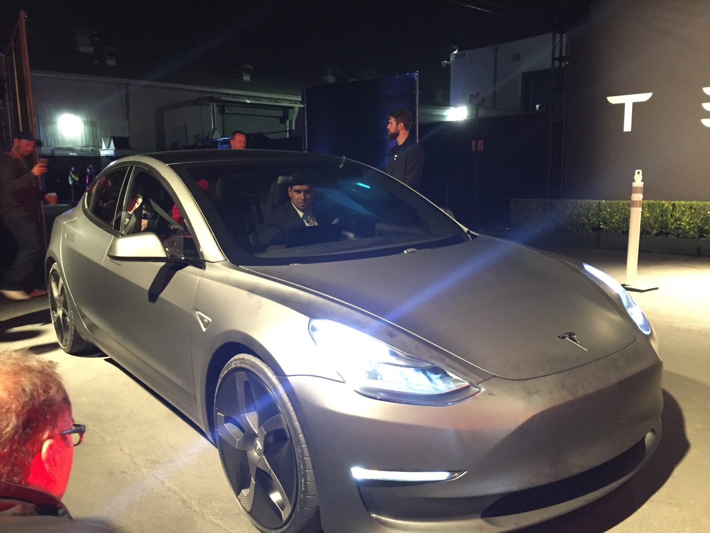 Tesla’s Model 3 is here—with a 215-mile range, to be delivered in 2017 ...