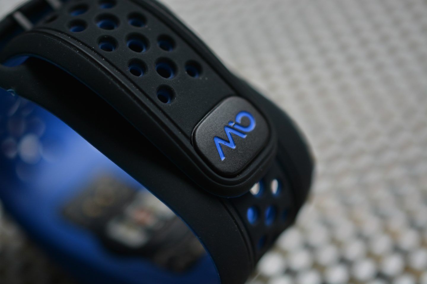 Mio Fuse reviewed: A fitness band that works better than it looks - Ars ...