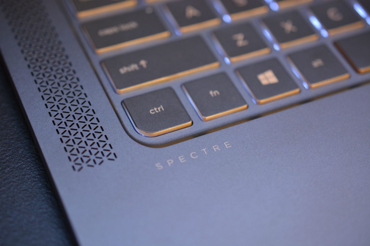 HP goes for bling with new super-thin, copper-accented Spectre notebook ...