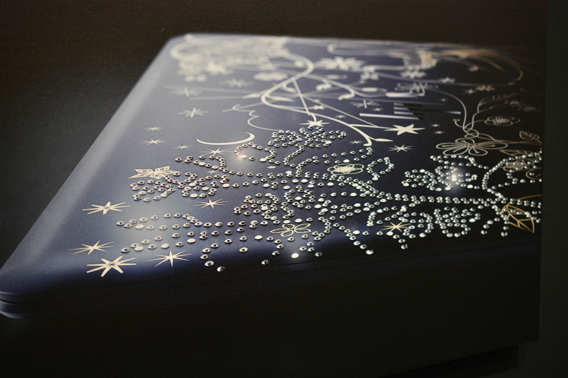 HP goes for bling with new super-thin, copper-accented Spectre notebook ...