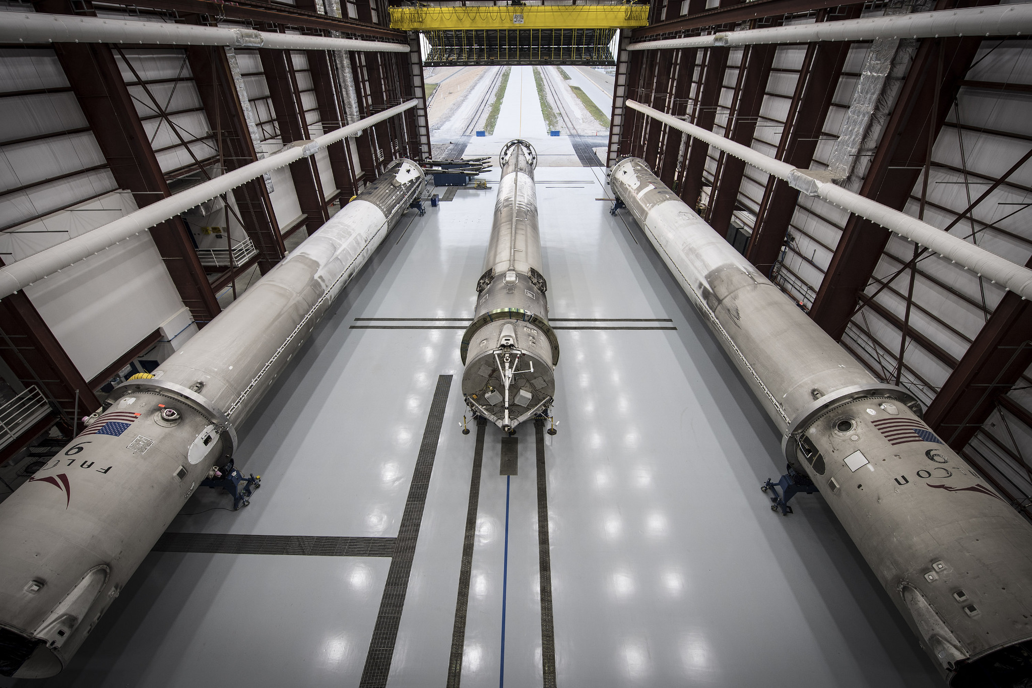 SpaceX puts its third booster in a barn—and the result is dazzling ...