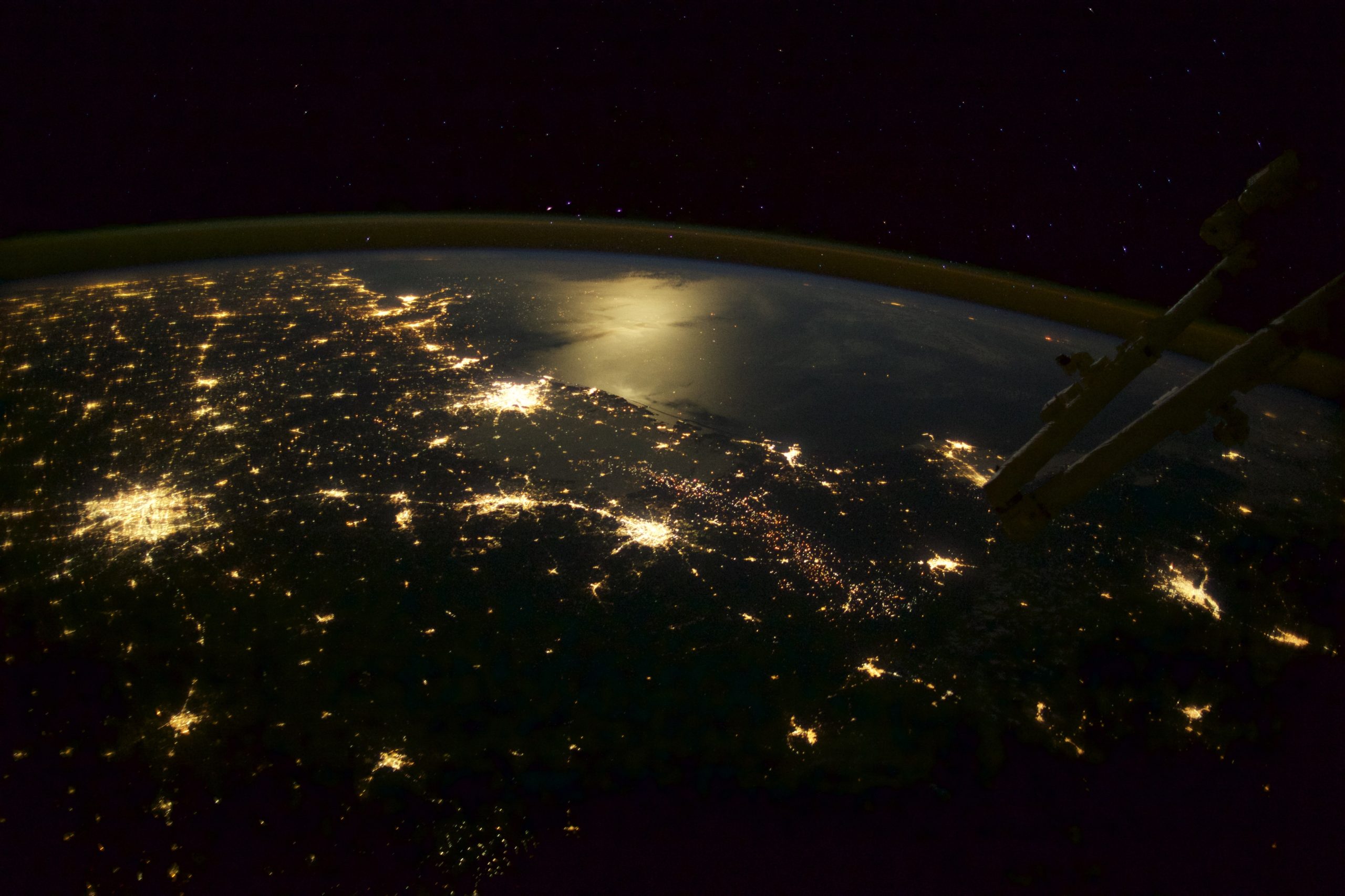 NASA misses a chance to promote the best-ever ad for the space station ...