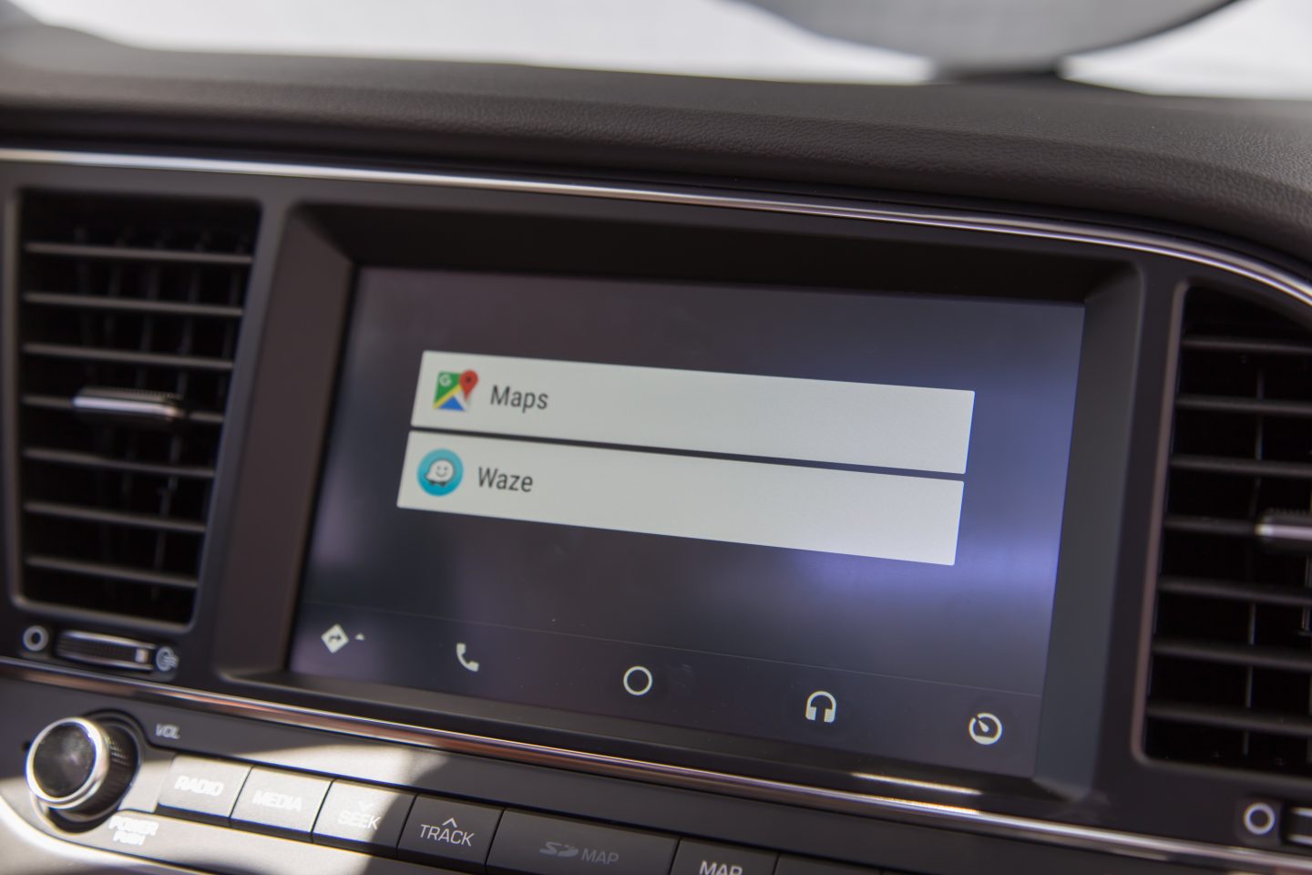 Android Auto gets Waze, a standalone app, hotword support, and Wi-Fi ...