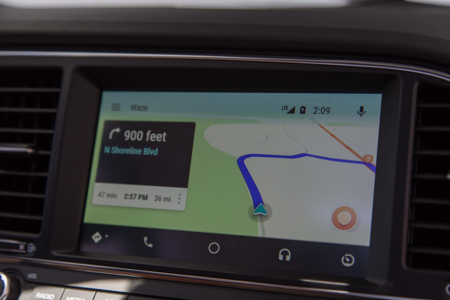 Android Auto gets Waze, a standalone app, hotword support, and Wi-Fi ...