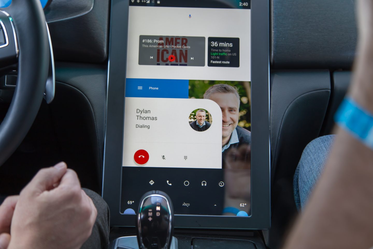 Google shows off its car infotainment operating system, built into ...