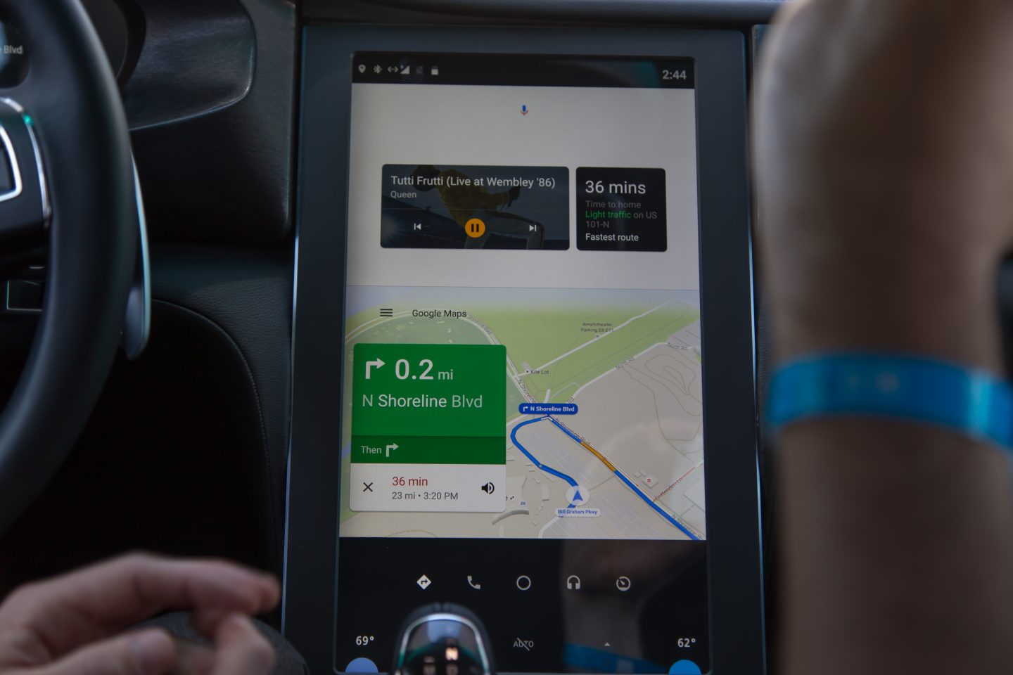 Google shows off its car infotainment operating system, built into ...