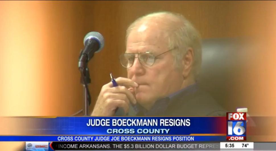 Judge resigns as nude photos of defendants found on his computer - Ars ...