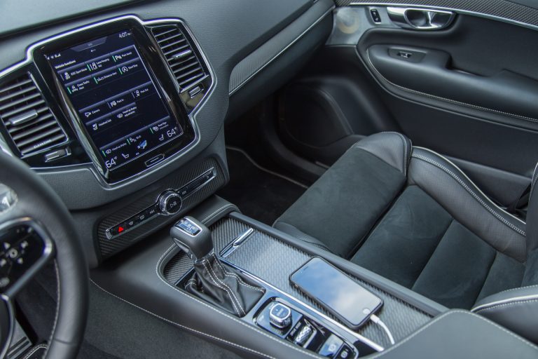 Review: Hands-on mandatory, but Ars lets Volvo’s XC90 drive itself in ...