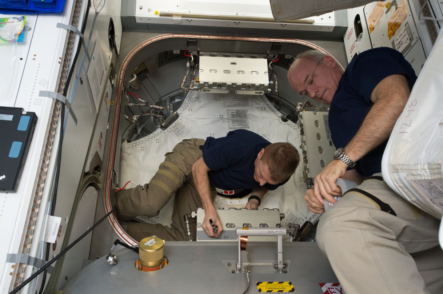 NASA tries an inflatable room on the space station, likes it - Ars Technica