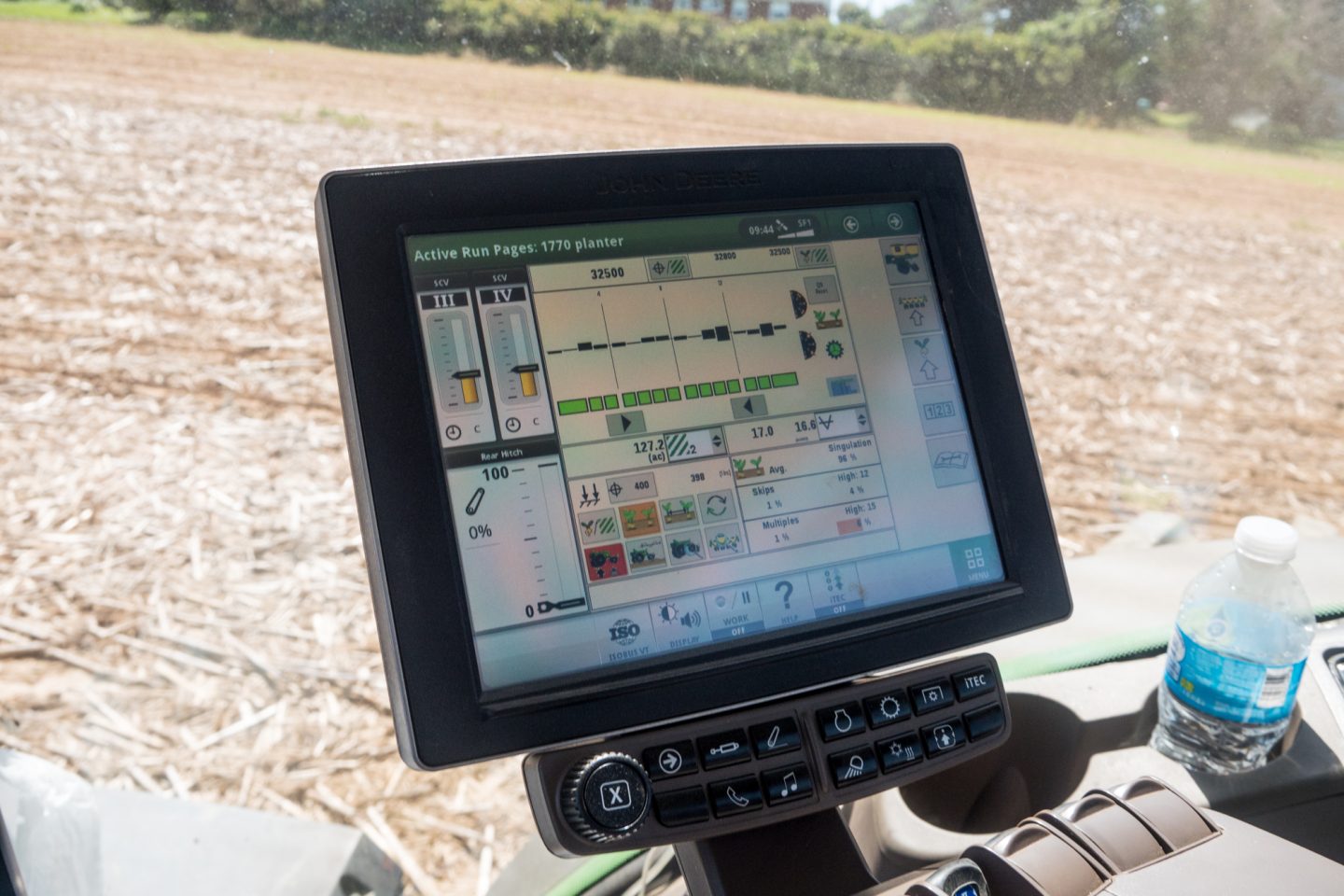 Self-driving tractors and data science: we visit a modern farm - Ars ...