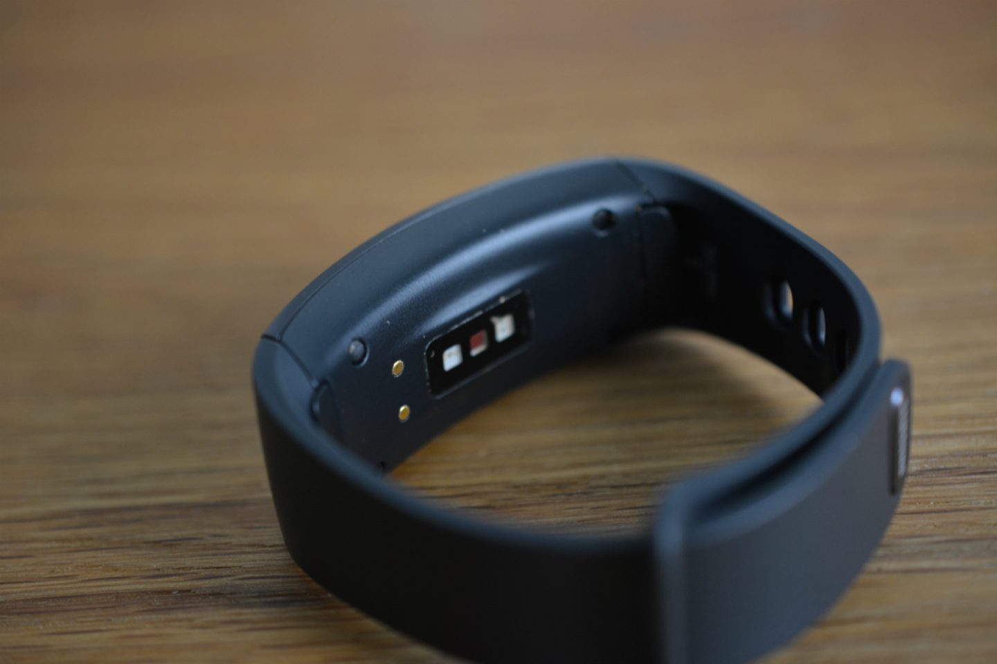 Gear Fit 2 review: A thoughtful marriage of smartwatch and fitness band ...