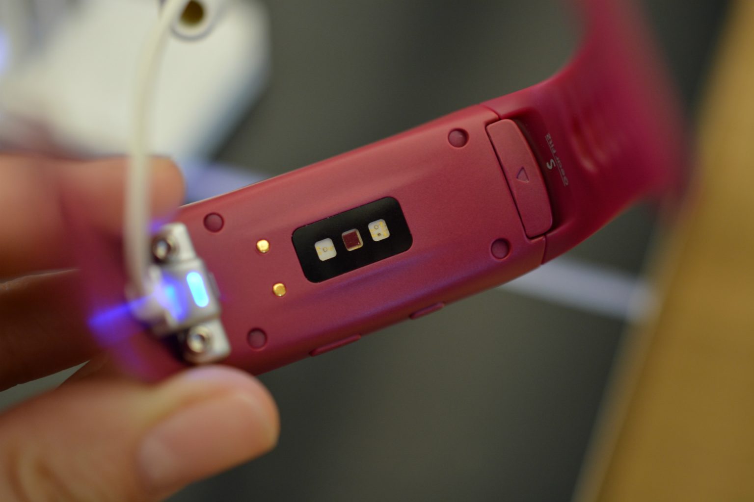 Samsung splurges on GPS in new Gear Fit 2 fitness watch - Ars Technica