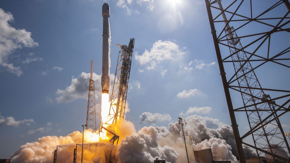 SpaceX in 2016: Launching more with a better rocket that it can land ...