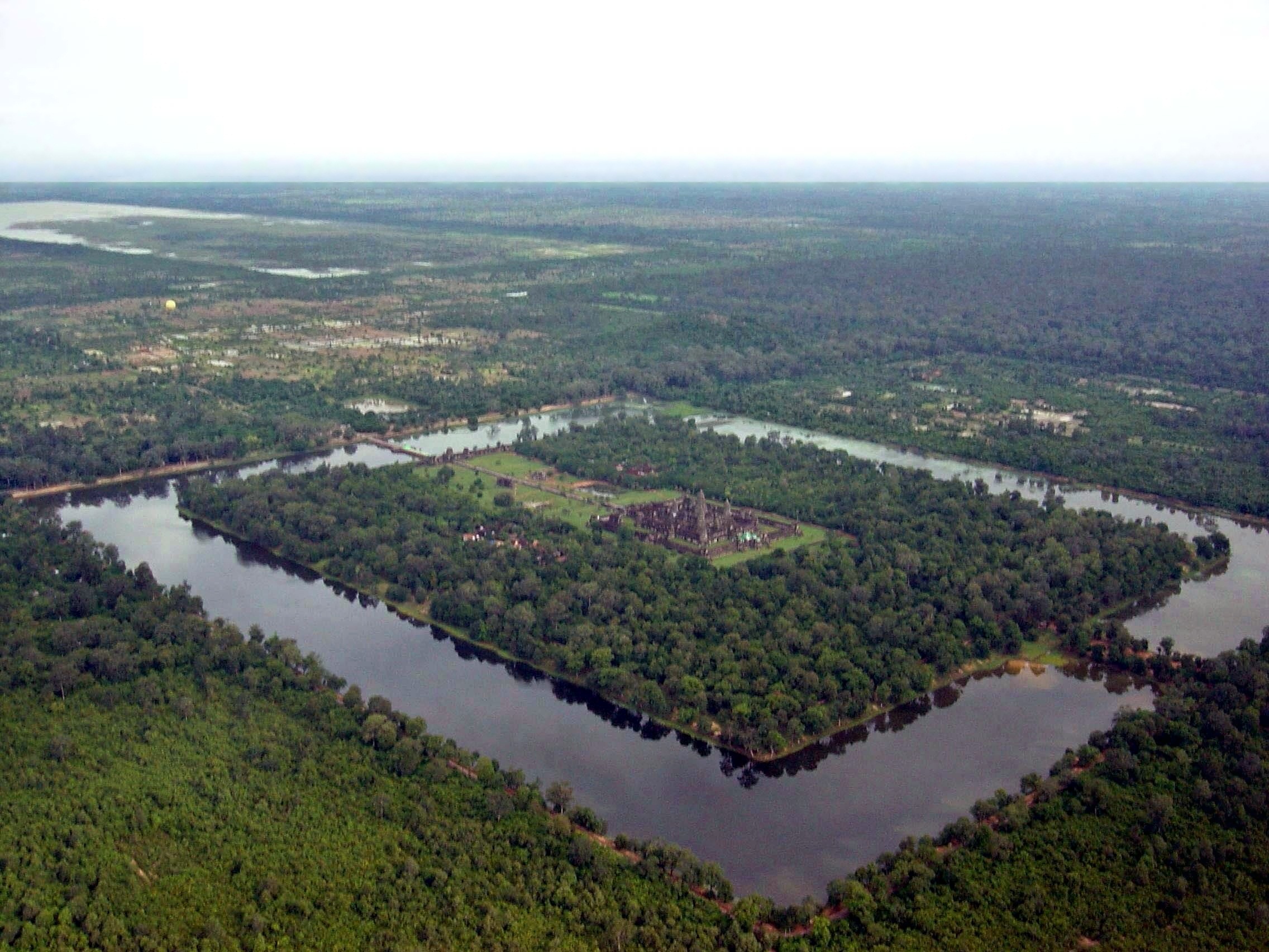 How archaeologists found the lost medieval megacity of Angkor - Ars ...