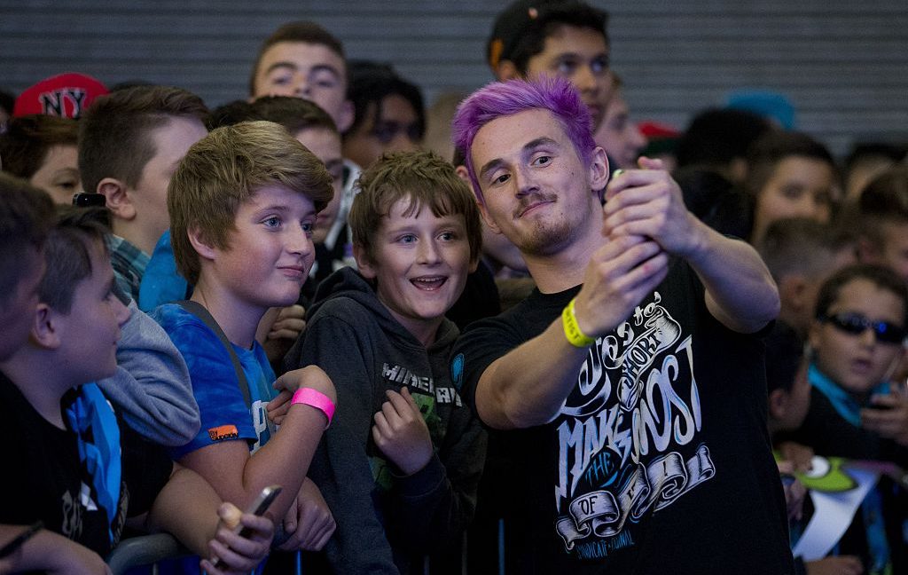 YouTubers under fire for promoting their own CS:GO gambling site in ...