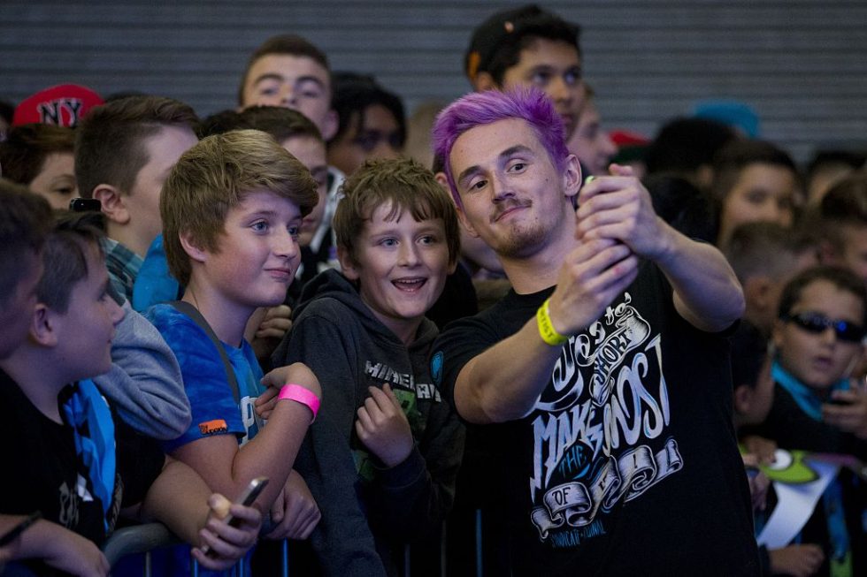 YouTubers under fire for promoting their own CS:GO gambling site in ...