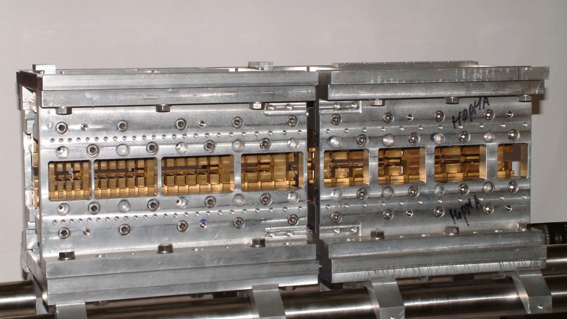 Single-beam laser becomes multi-beam laser by kicking electrons - Ars ...