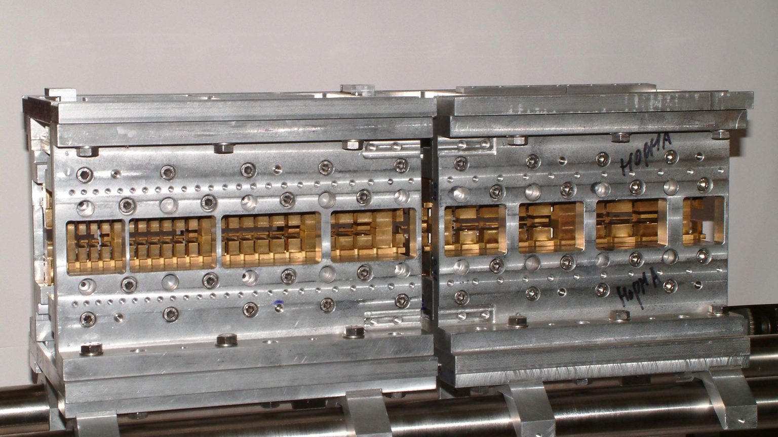 Single-beam laser becomes multi-beam laser by kicking electrons - Ars ...