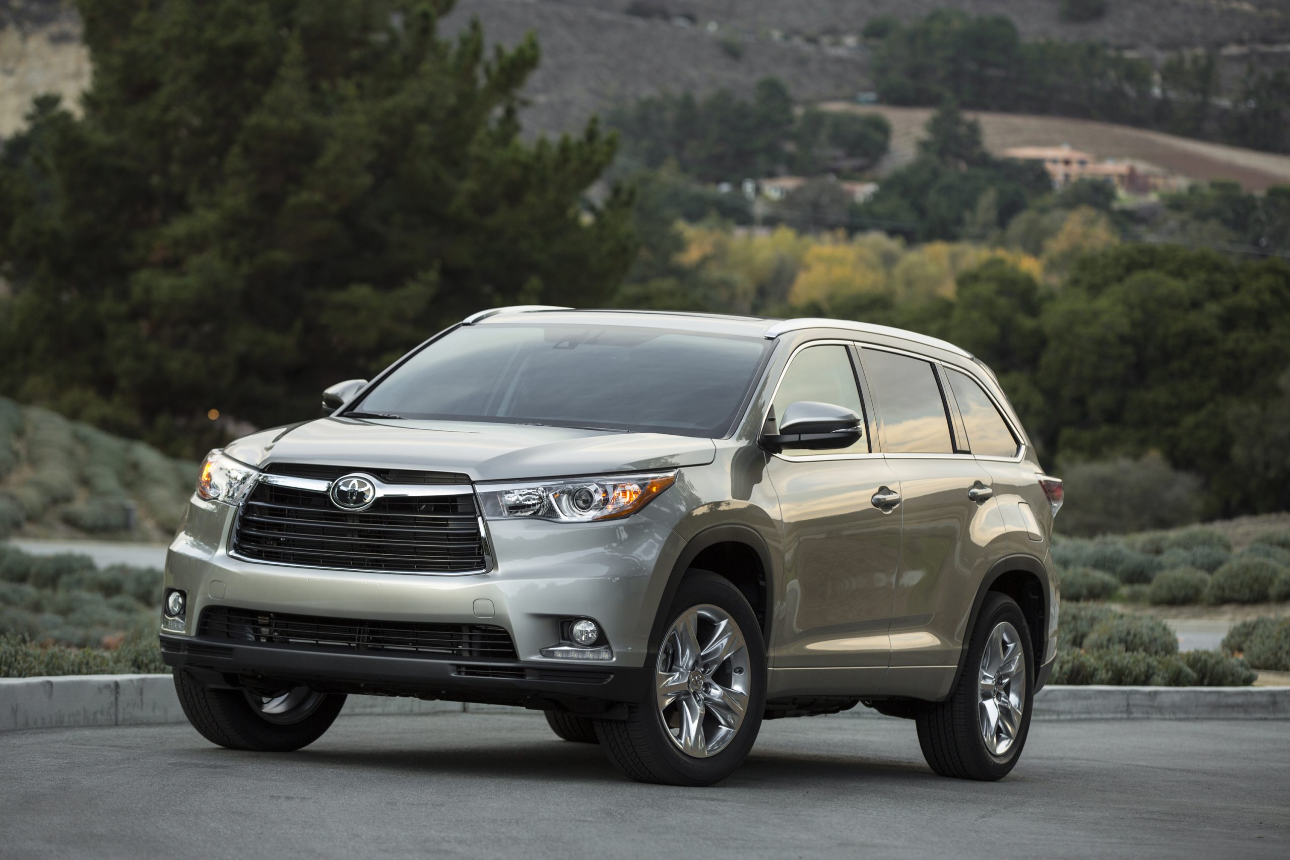 The 2016 Toyota Highlander Hybrid punches above its weight class - Ars ...